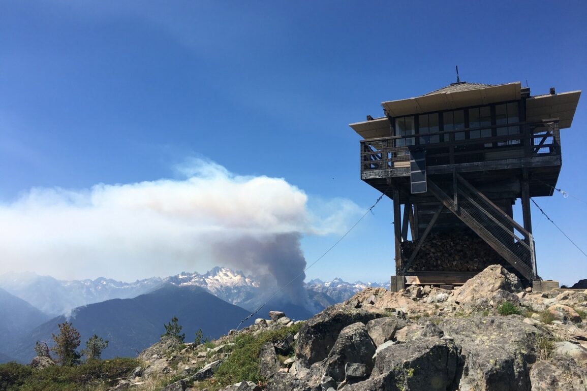 Washington State Fire Lookouts Open for Overnight Stays – TrailChick